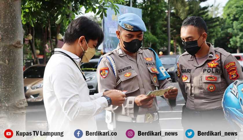 Berdikari - Hari Pertama Operasi, 40 Warga dan 8 Polisi Terkena Tilang