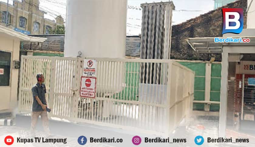 Berdikari - Tabung Oksigen di Pintu Masuk Rumah Sakit Graha Husada Bandar Lampung Bocor